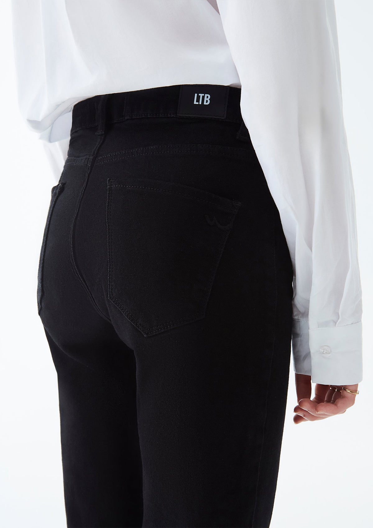 Dores Black High Rise Mum Jean